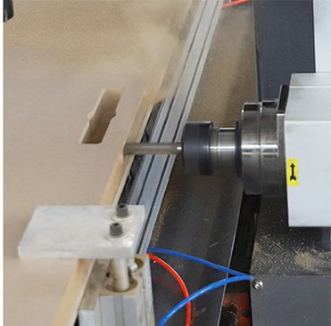 Différence entre une défonceuse portative et une défonceuse CNC